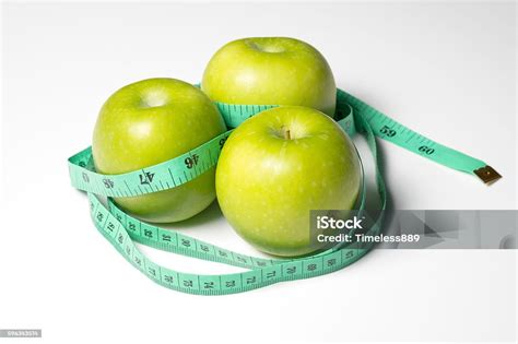 흰색 배경에 길이를 측정 녹색 사과 0명에 대한 스톡 사진 및 기타 이미지 0명 건강한 식생활 과일 Istock