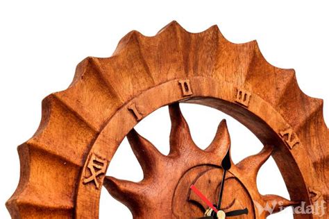 WINDALF Celtic Wanduhr SURIYA 30 Cm Triskele Sonne Handarbeit Aus Holz