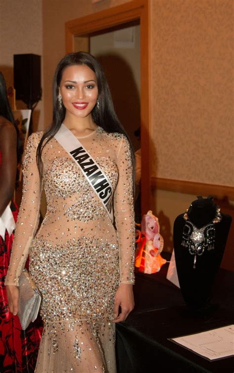 Venezuela un Paraíso de Reinas Miss Universo Subasta de Regalos Nacionales