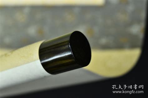 【图】（vh4614）春秋笔 绢本手绘《松竹梅绵羊图》装裱立轴画一幅 绫裱 两侧木轴头 钤印 画心尺寸：109cm41cm 立轴尺寸：185