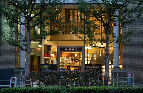 神保町を味わい尽くす。絶品カレーと読書を同時に楽しめるスポット【公式】東京都千代田区の観光情報公式サイト Visit Chiyoda