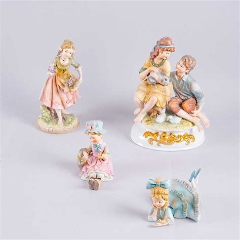 Lote De Figuras Decorativas JapÃ³n Siglo Xx Elaboradas En Porcelana