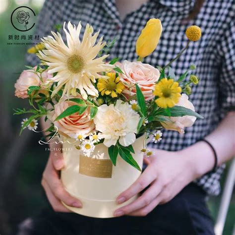 女神节网红蝴蝶结迷你小抱桶鲜花插花盒花束花艺手持小花束抱抱桶 虎窝淘