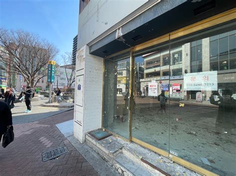 쓰러져가는 대학가 상권 한 집 건너 한 집 ‘임대문의·폐업