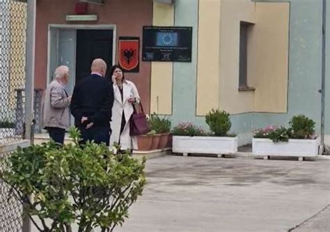 Amasadorja Greke Viziton Belerin Në Paraburgim Zbardhen Detaje Nga