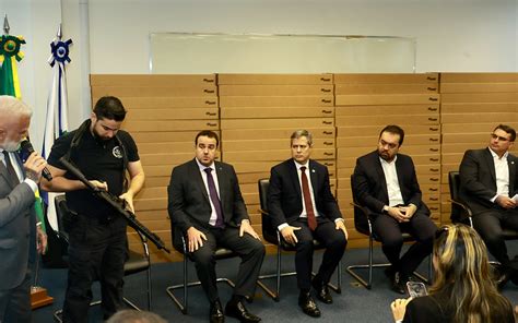 Polícia Civil Do Rio De Janeiro Recebe 500 Fuzis Diário Carioca