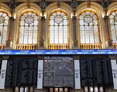 El Ibex 35 Mantiene El Tipo En La Media Sesión Pese A Los Descensos De
