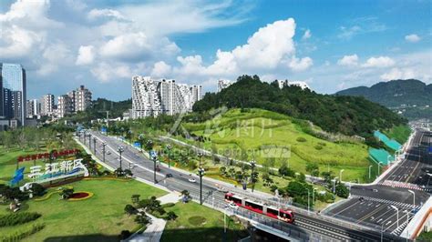 四川宜宾：智轨电车 绿色出行 人民图片网