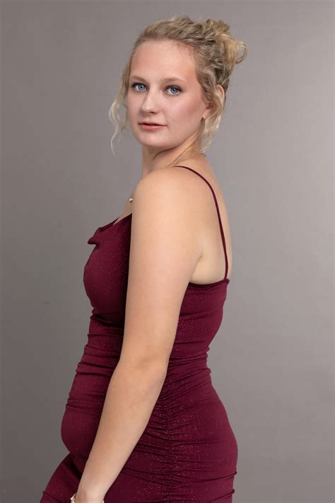 Annamae S New View Modeling