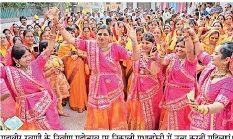 Prabhat Pheri Taken Out On Nirvana Mahotsav Of Lord Mahavir Gave