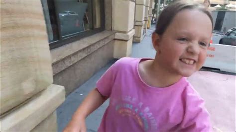 Sydney Scoopi Slime And Escape Room Youtube