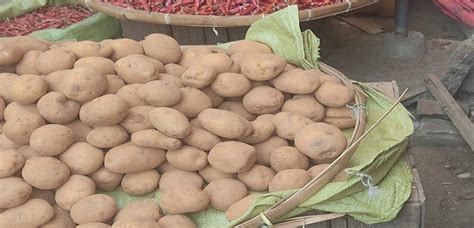 အထက်မင်းလှမြို့၊ ဇေယျာသီရိဈေး၌ အာလူးဈေးနှုန်းများကျဆင်းလျက်ရှိ Consumer