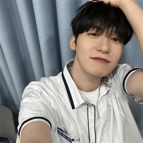 Oneus 커뮤니티 포스트 학교 다녀왔습니다🏫 건희