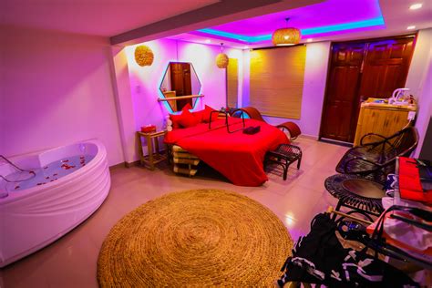 Lồng Đèn Đỏ Hotel Khách Sạn Tình Nhân Cực Xinh Giữa Lòng Sài Gòn