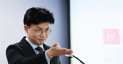 질문 받는 법무장관