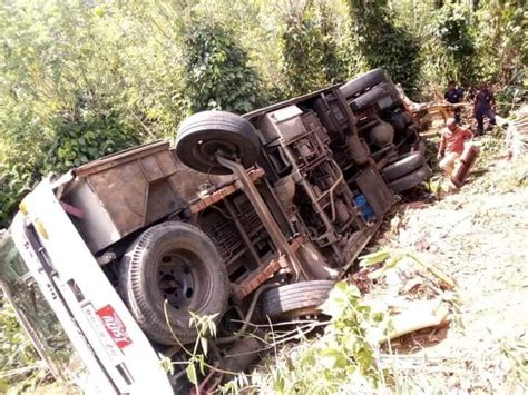 වන්දනාගමනක් ගිය බස් රථයක් ප්‍රපාතයකට පෙරළෙයි Photo Life Traveler