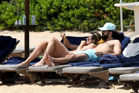Heidi Klum Displays Her Nude Tits On The Beach In Sardinia Photos