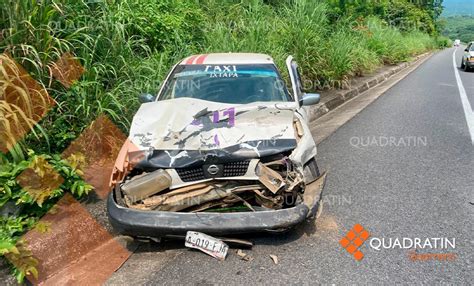 Chocan taxi y camioneta en la Zihuatanejo Lázaro Cárdenas un herido