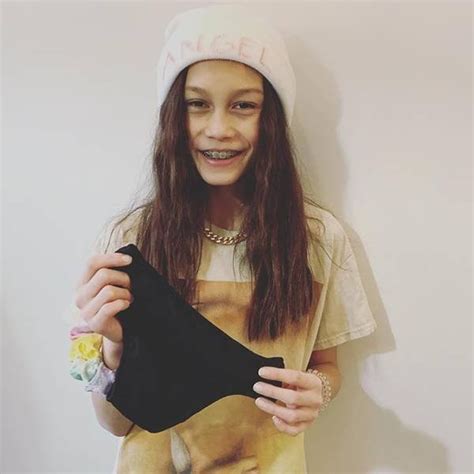 Inspirado Pela Filha Pai Desenvolve Marca De Moda Praia Para Meninas