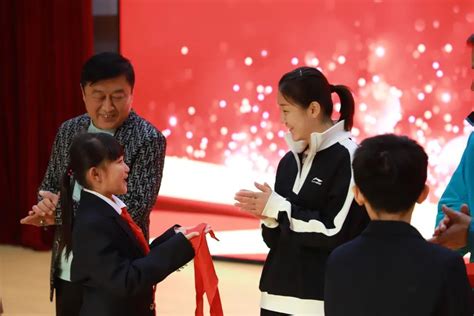 【全环境立德树人】“梦”一般的邂逅！国科大团队员与陈梦“拉勾”定目标——国科大青岛附属实验学校 宽高教育集团