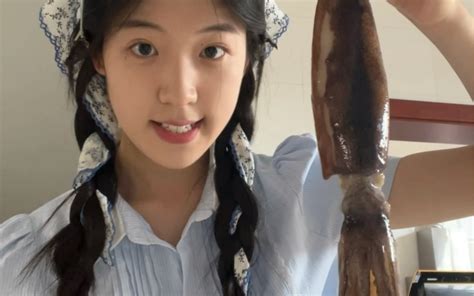 香辣鱿鱼拌饭 谁吃了不迷糊 本猪小猪 本猪小猪 哔哩哔哩视频