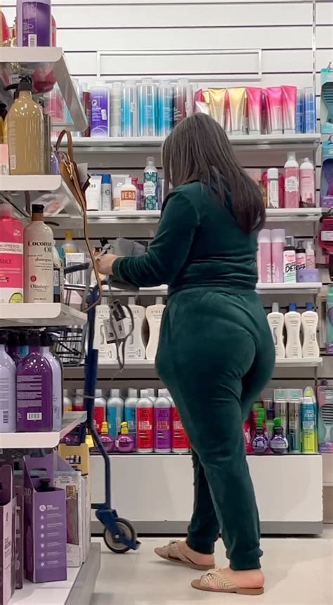 Mature Lady In Green Body Suit Spandex Leggings And Yoga Pants Forum