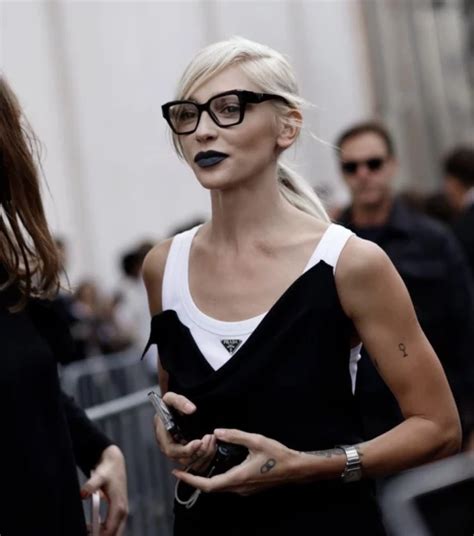 Скандальная вечеринка Ивлеевой заставит ее покинуть Россию ждут еще наказания