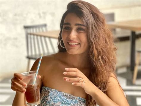 Shalini Pandey Latest Insta Pics
