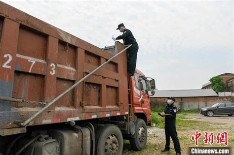 环境重庆警方侦破一起长江流域非法倾倒危险废物特大污染环境案 倾倒废物污染