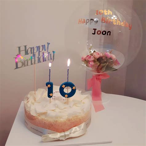 Partywithme 딸기케익엔 역시 레드가 진리인가요 😍 너무나도 똑 떨어지게 이쁜 후기에 기분도 에너지도 뿜뿜 하네요 👍 이 사진을 보고 누군가의 생일이