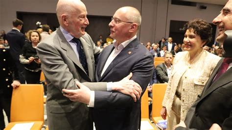 Целият политически елит се събра за представянето на новата книга на Николай Василев 168 Часа