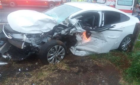 Acidente Entre Três Carros Na Pr 323 Entre Londrina E Sertanópolis