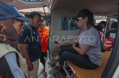 Evacuación WNA escalando el Monte Merapi ANTARA Foto