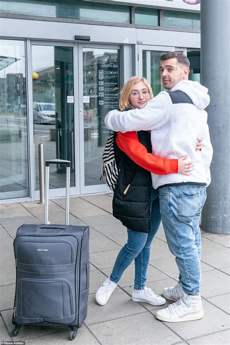 Ukrainian Refugee Who Was Dumped By Her British Lover Flies Back To War