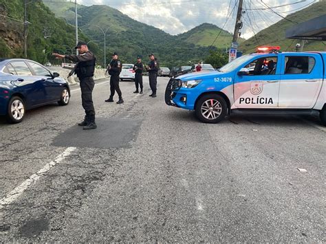 pmerj on Twitter Policiais da UPP reforçam o PoliciamentoOstensivo