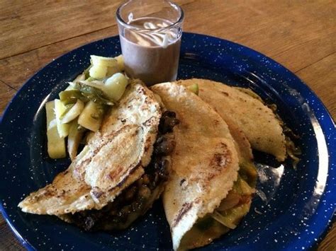 Quesadillas De Flor De Calabaza Y Huitlacoche