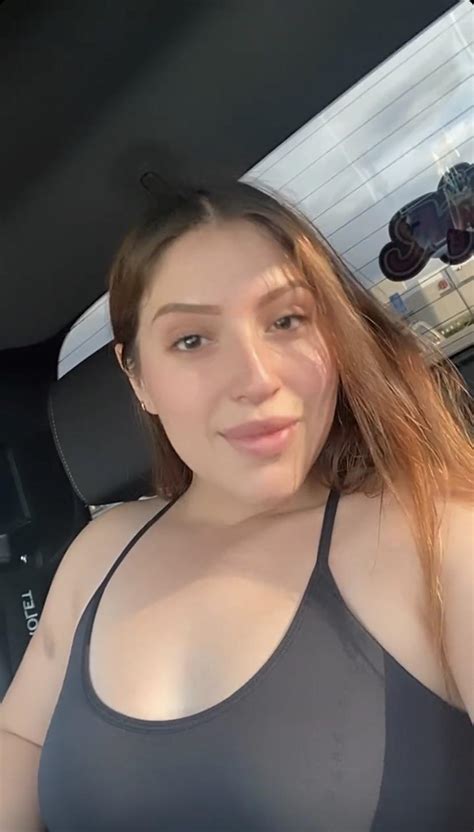 Light Skin Latina Scrolller
