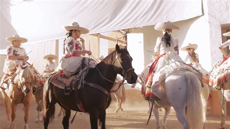 Escaramuza elegante danza charra para reconectar con las raíces