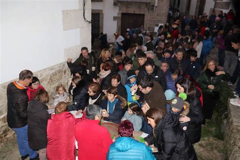 La Cuesta de la Romana de Candelario alumbra el nacimiento del Niño