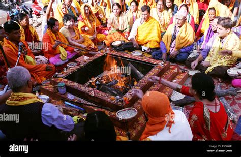 Kathmandu Nepal 5th Oct 2015 Hindu Devotees Offer Prayers For The