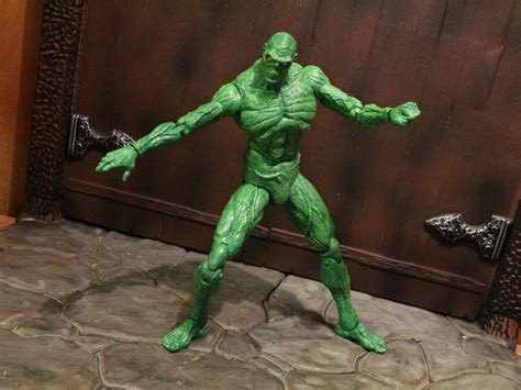 La Figurine D Action Swamp Thing De DC Direct