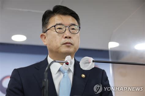 2022년 개정 교육과정 시안 관련 발표하는 장상윤 차관 연합뉴스