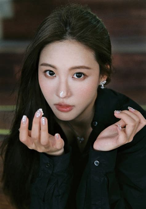 孙芮捧花生日照清纯可爱 鼻尖沾奶油娇憨俏皮 搜狐大视野 搜狐新闻