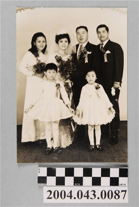 與花童合照之結婚照 藏品資料 國立臺灣歷史博物館典藏網