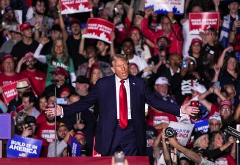 Trump Goes Silent In Detroit After Microphone Fails