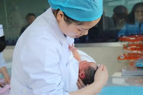 南通六院妇产科连续接生5个新生儿，产妇全都是二胎妈妈