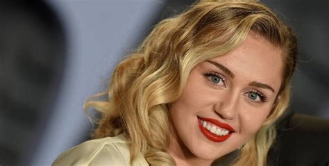 La Foto Retro Y Tierna De Miley Cyrus