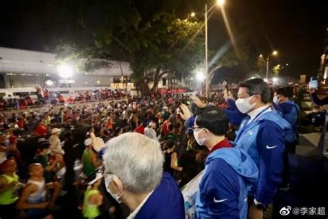 67歲周潤發現身港馬，跑完10公里！李家超主持起跑儀式，表示香港已經全面復甦 娛樂 Inewsdb 日日新聞．掌握每日新鮮事
