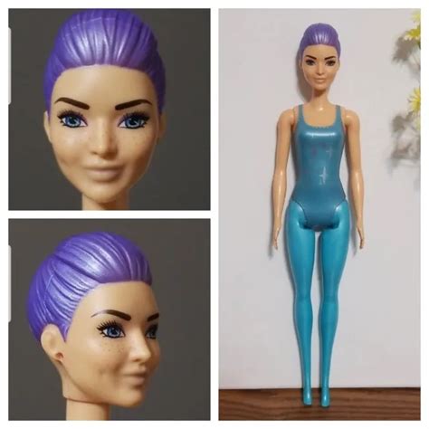 MATTEL BARBIE REVEAL Fashion Doll Smiling Face Freckles Nude Lips Straight Legs EUR