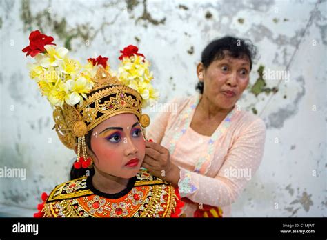 Ni Luh Putu Rani Franciska Hi Res Stock Photography And Images Alamy
